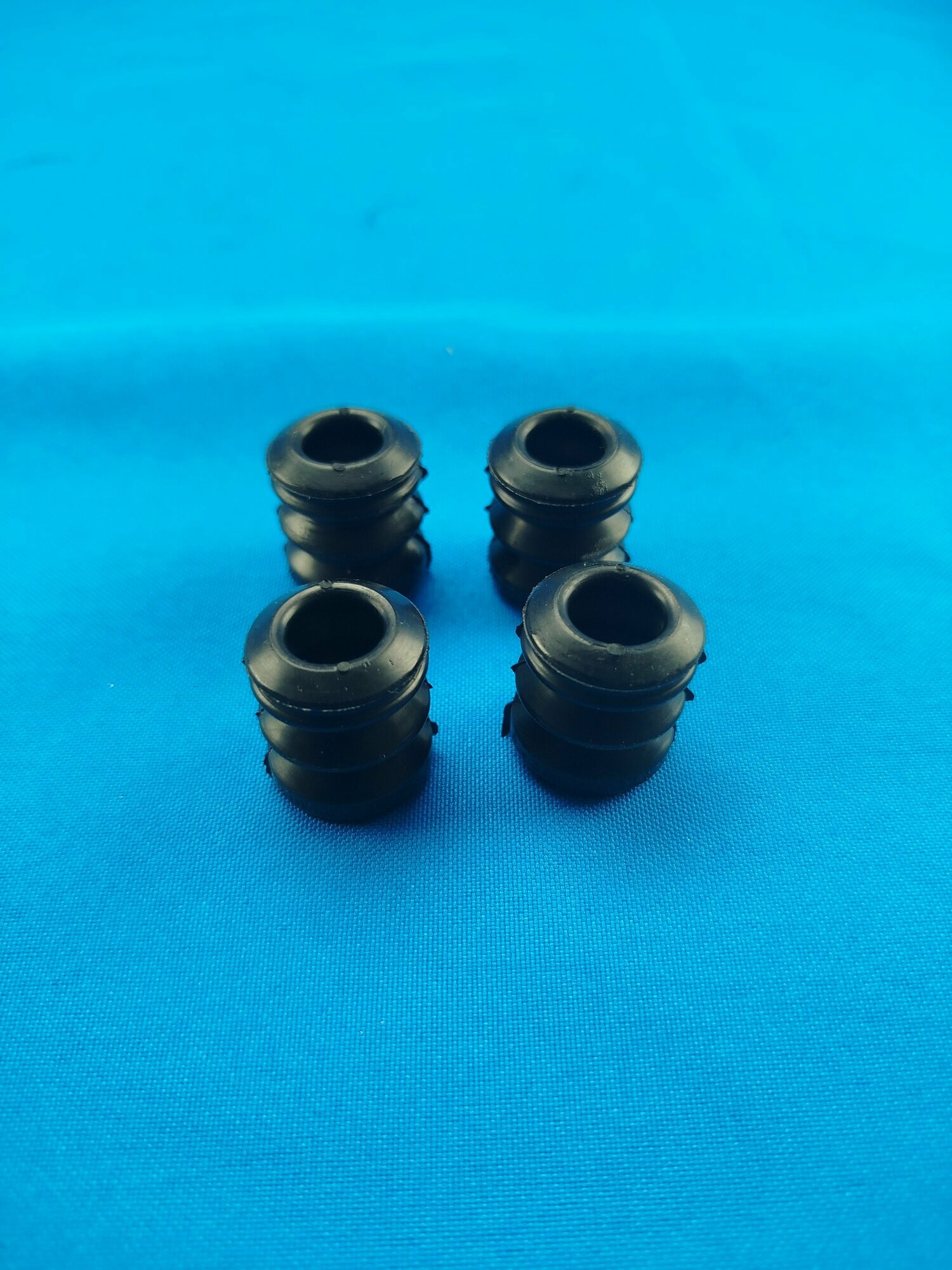 Пыльники направляющего болта суппорта "БРТ" для автомобилей ВАЗ 2108-15 (4шт)