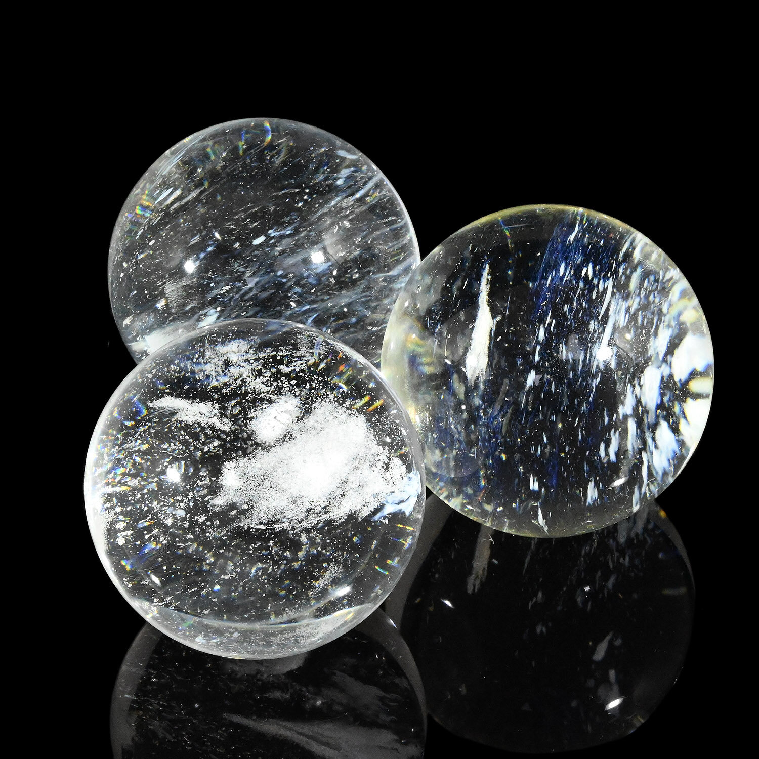 Шар из прозрачного халцедона, диаметр 69-70мм. .