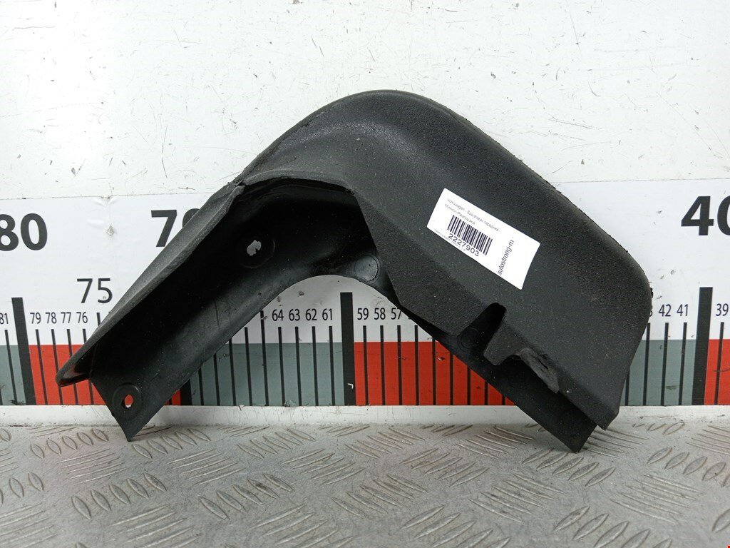 Брызговик передний Volkswagen Jetta 6 5C6075111 арт. 2227903