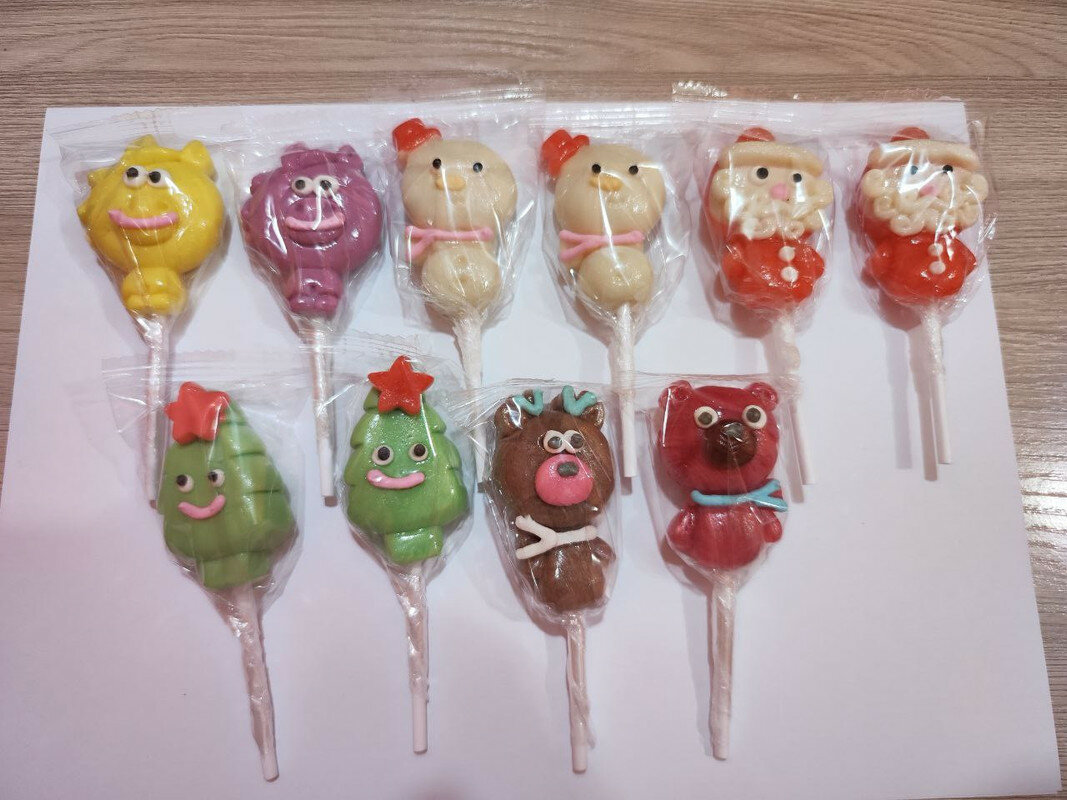 Карамель леденцовая новогодний набор (10шт по 22гр) конфеты, трости леденцы, сладкий подарок ассорти вкус яблоко, украшения на елку в виде животных, снеговика, деда мороза на Новый 2026 год, Рождество