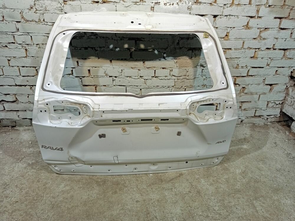 Крышка багажника Toyota Rav4 XA50 2018- 670050R370