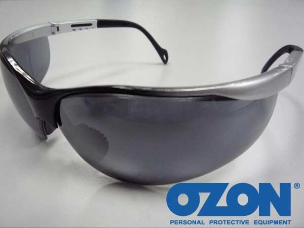 Очки защитные панорамные с регулируемыми дужками, суперлегкие, спортивный дизайн, дымчатые 7-058