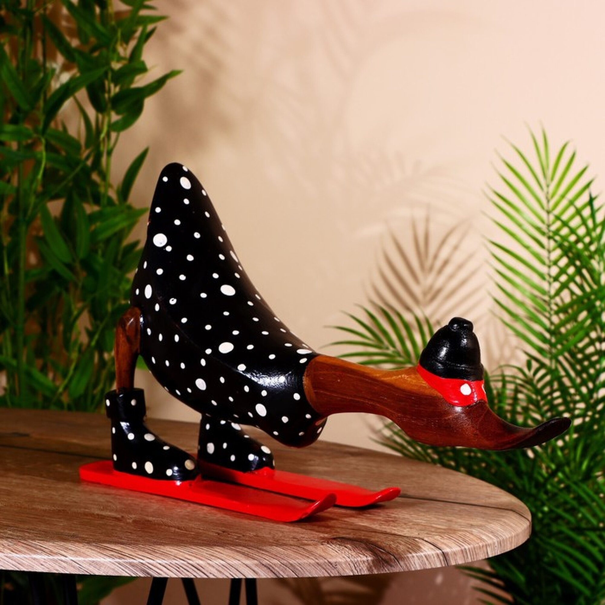 Статуэтка Сима-ленд "Утка-лыжник в черном", деревянная, 33 см, черная