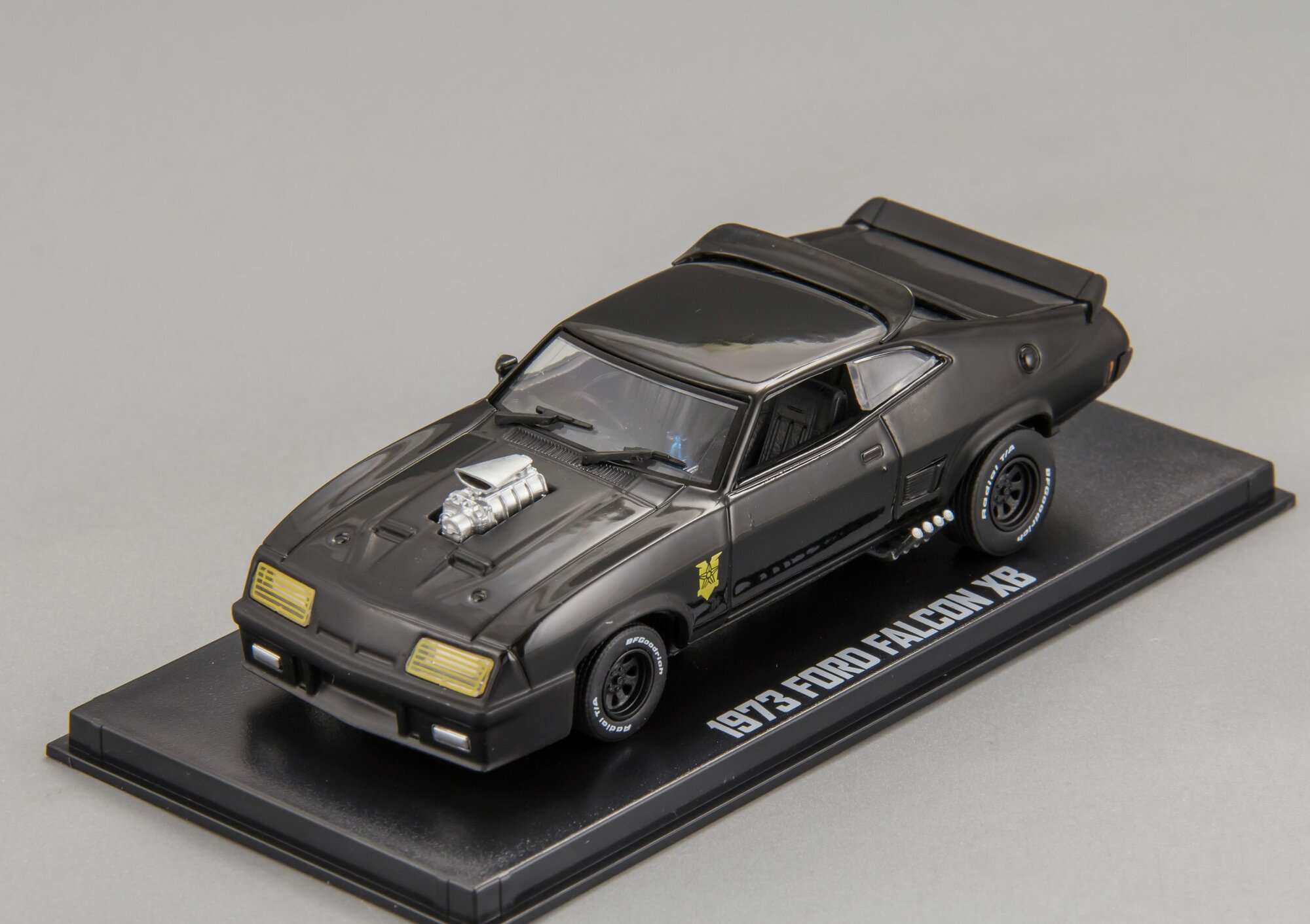 1:43 Ford Falcon XB V8 "Black Interceptor" 1973 (из к/ф "Безумный Макс"), Коллекционная масштабная модель от GreenLight