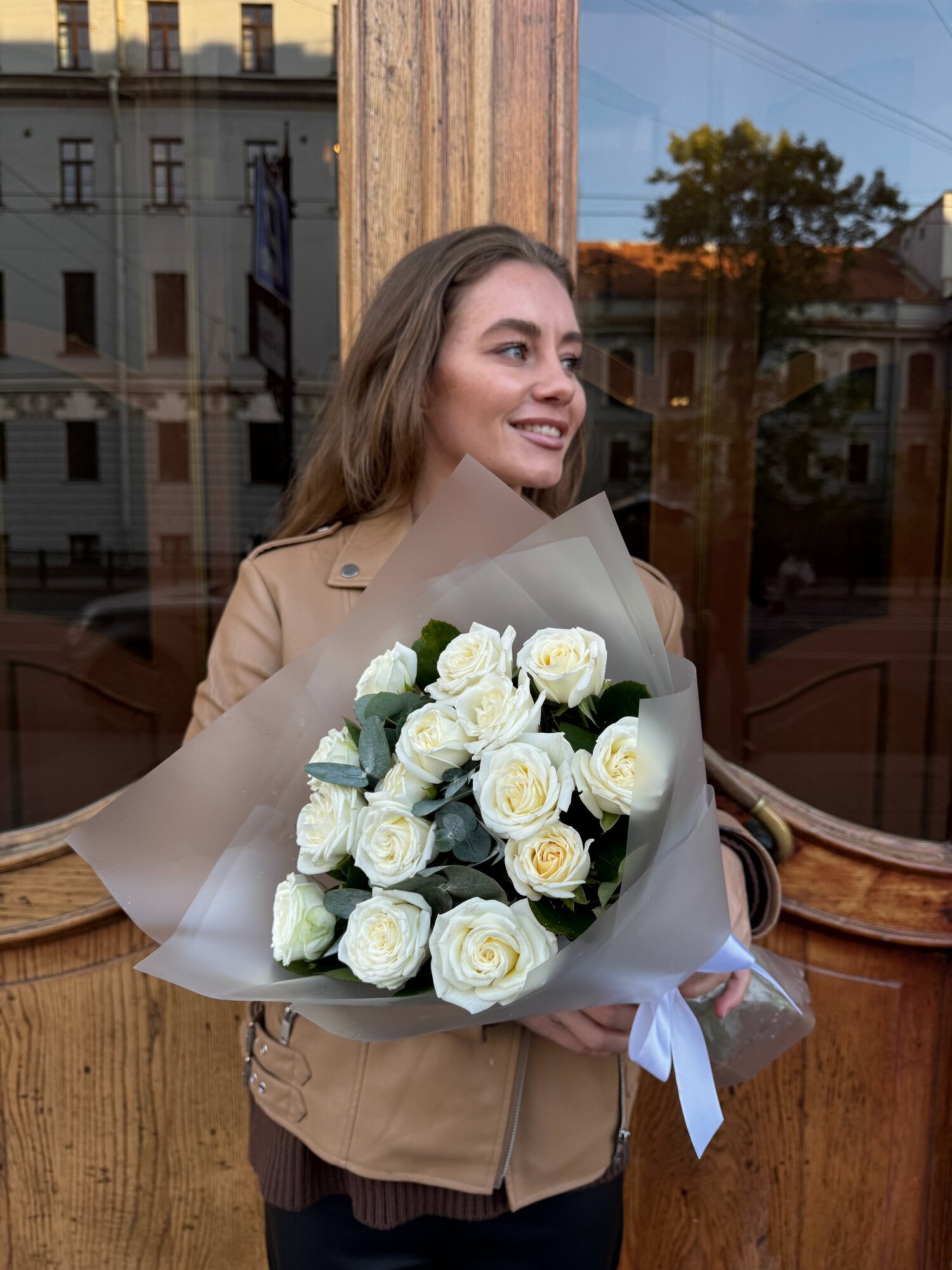 Букет "XS", 15 пионовидных белых роз, 40 см, авторская упаковка