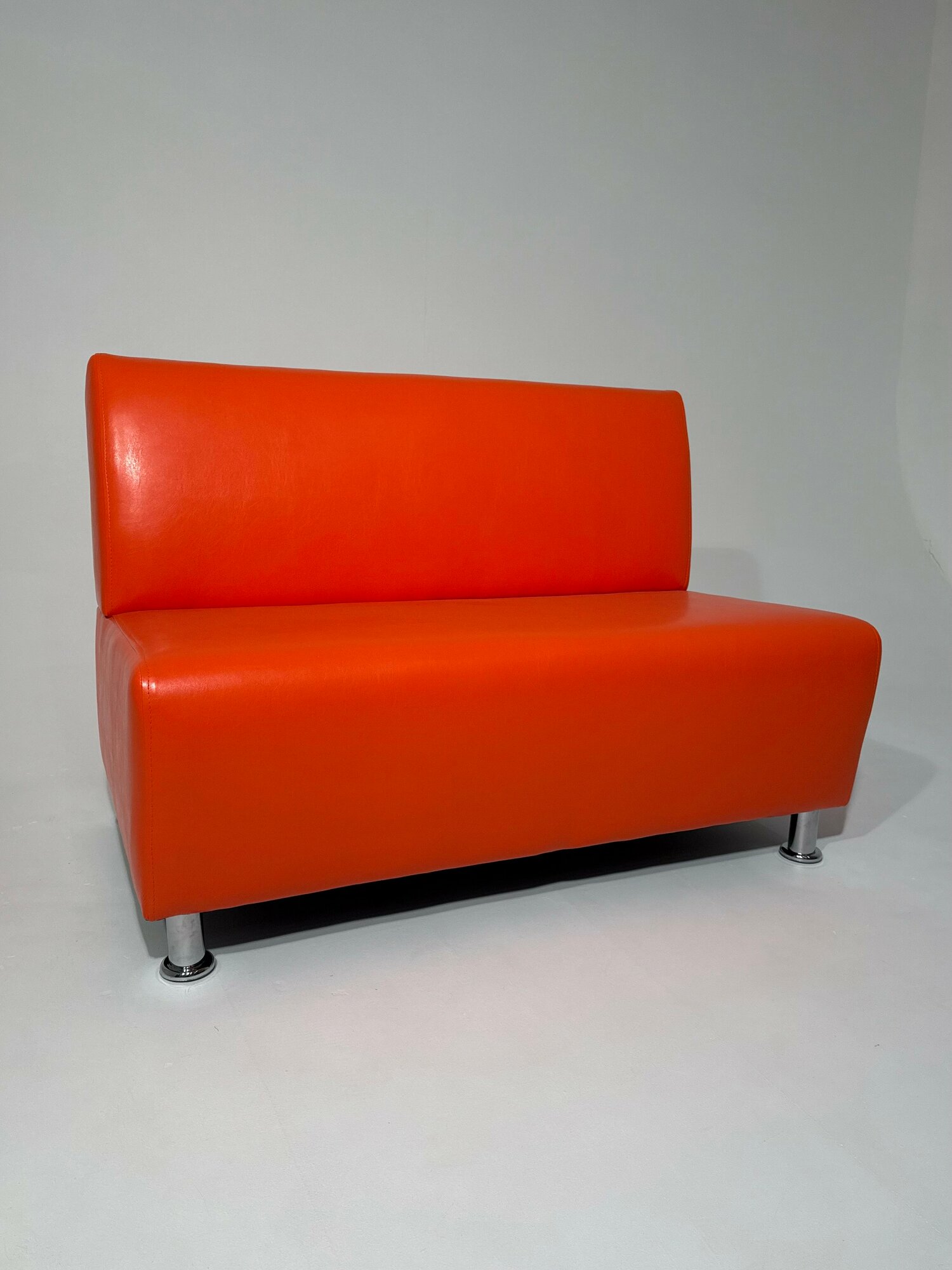 Диван офисный Вегас, механизм Нераскладной, 110х67х77 см, оранжевый