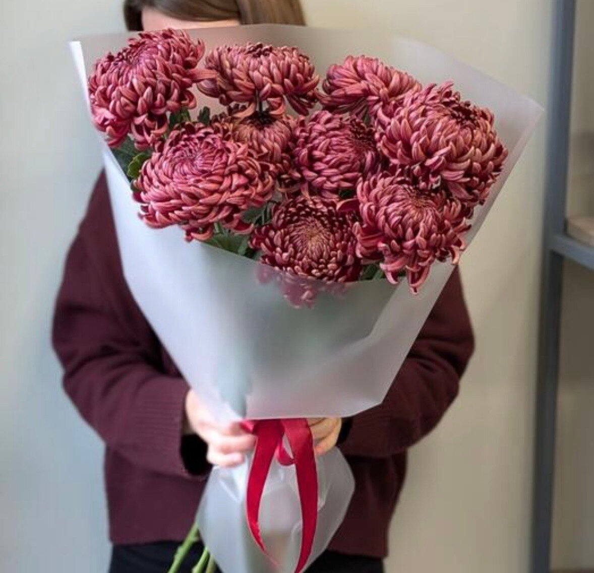 Букет высокие, пышные бордовые хризантемы сорта Бигуди (9 штук)