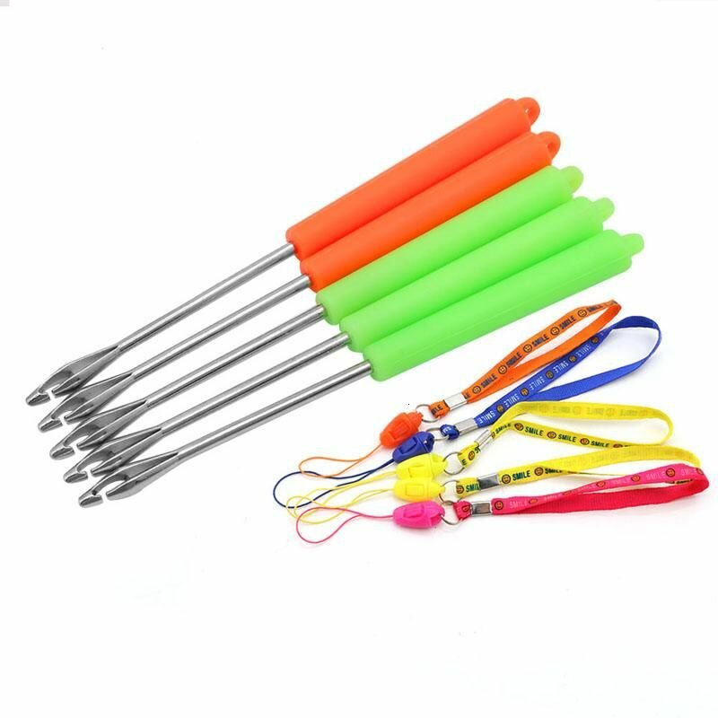 Цвет крючка-экстрактора с веревкой выбирается случайным образом