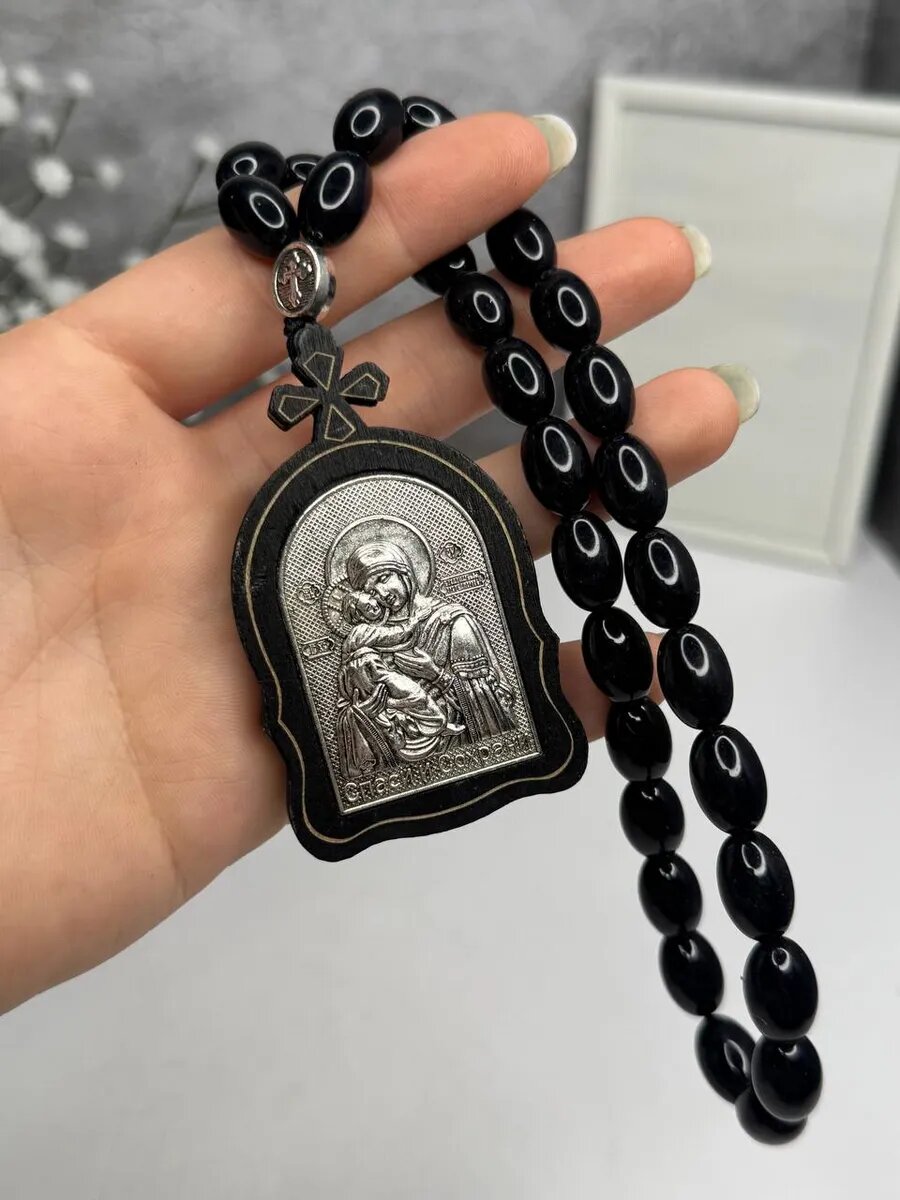 Четки-подвеска в авто с иконой Божией Матери, материал дерево