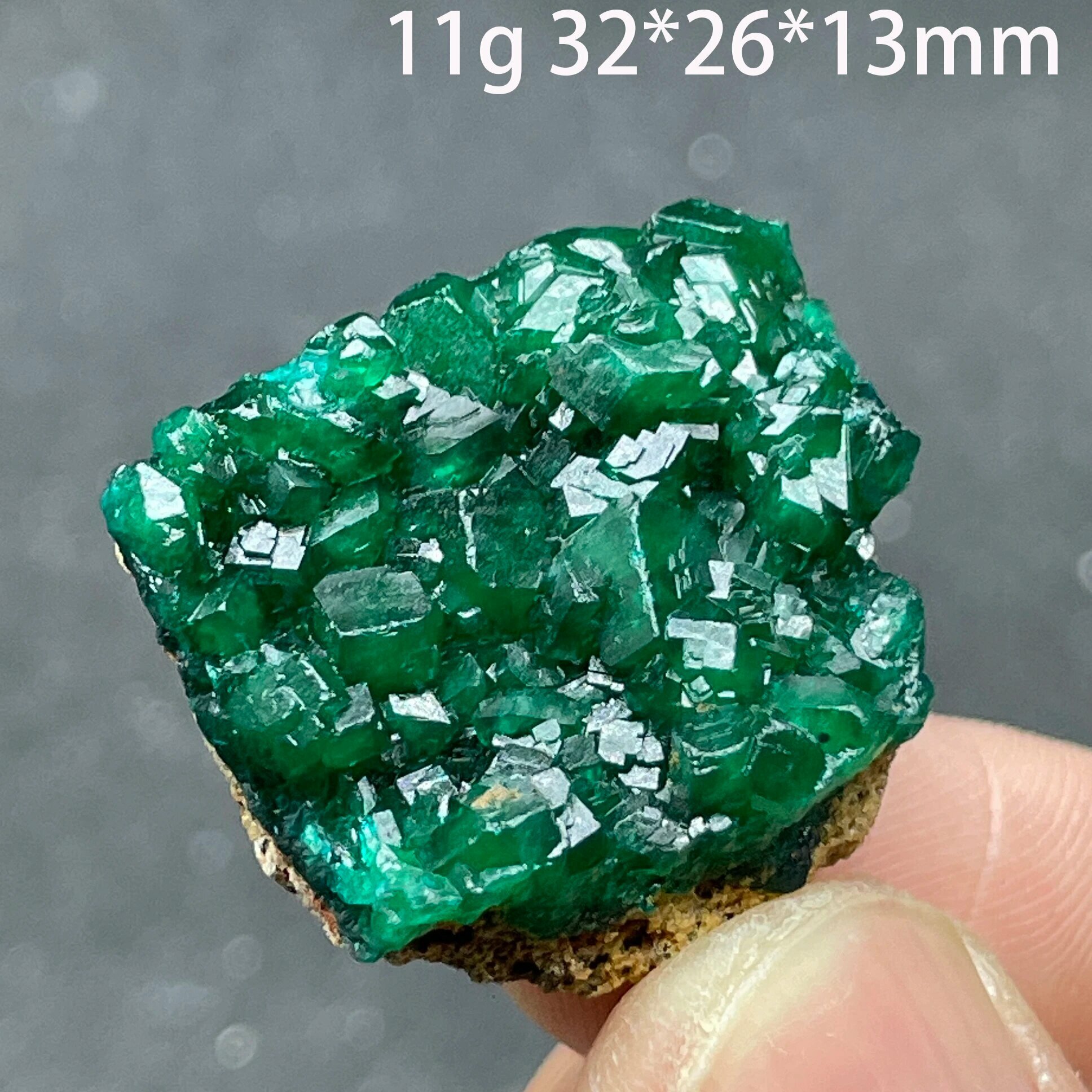 Зеленый диоптаз, натуральный камень L18