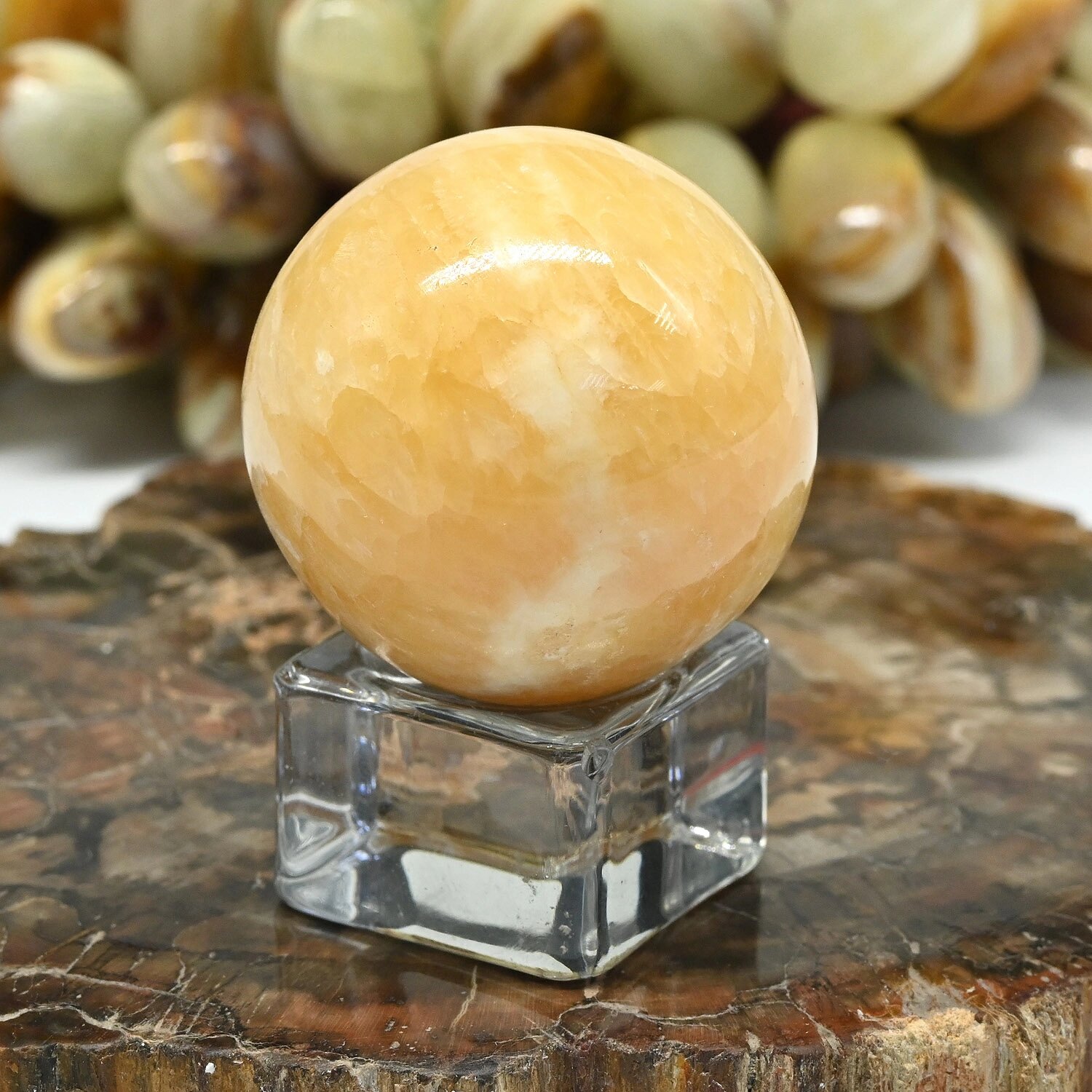 Шар из оникса жёлтого диаметр 36мм. .