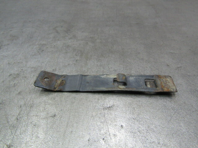 Крепление стягивающих резинок крыла Scania P, R, G