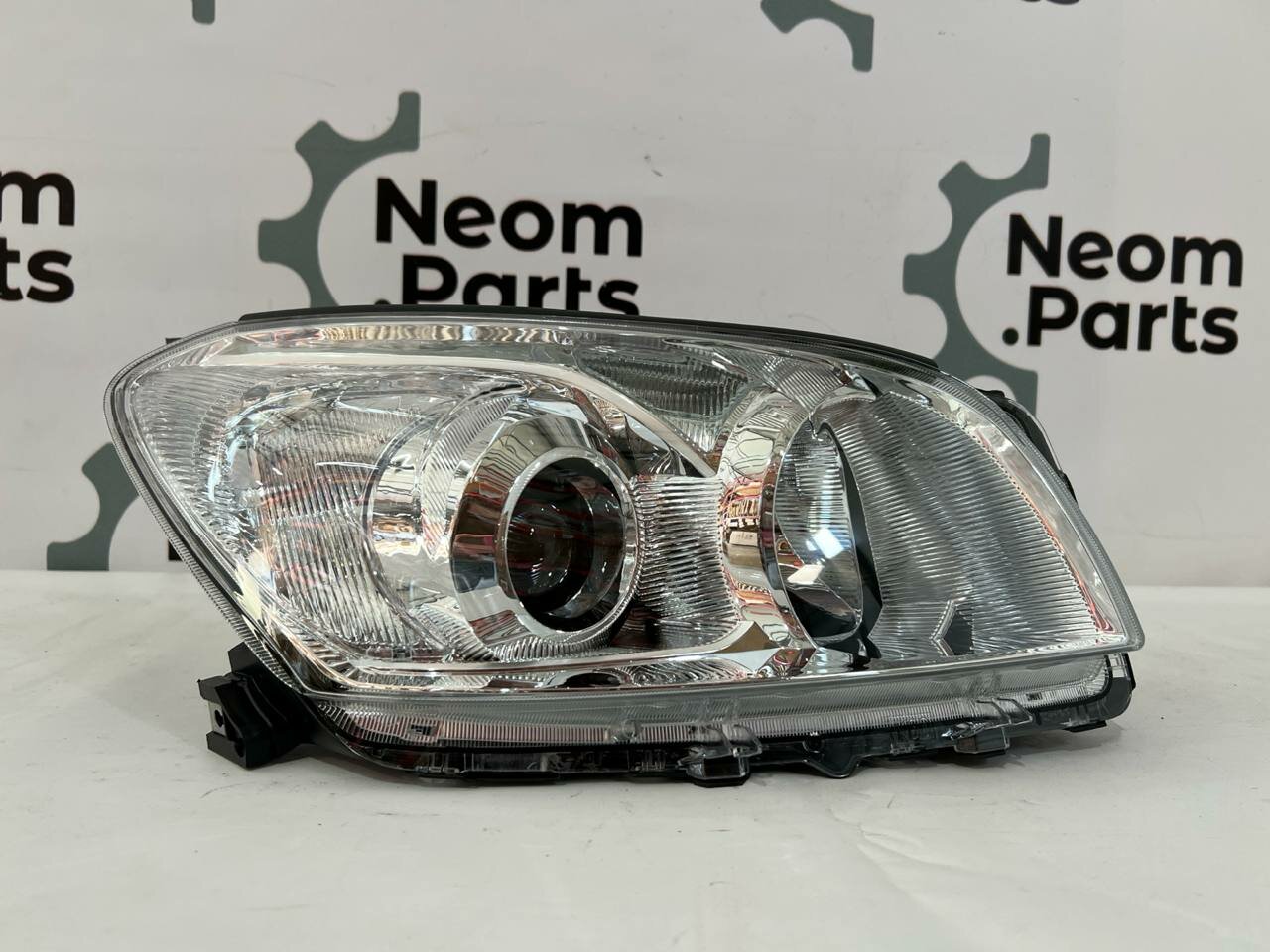 Фара правая Toyota Rav4 3 XA30 09-10