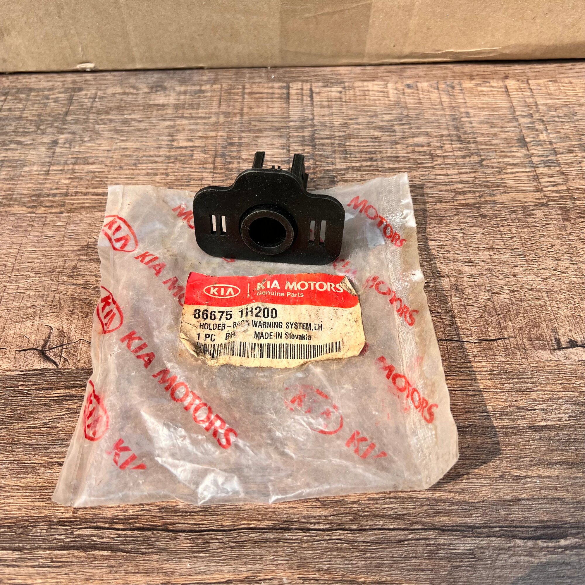 Фиксатор датчика парковки (крайний левый и центральный правый) для kia ceed оригинал 866751H200