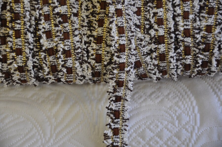 Тесьма твидовая Шанель коричневого цвета с золотым люрексом 1,5 см, набор 1,50 метра (д-1443)