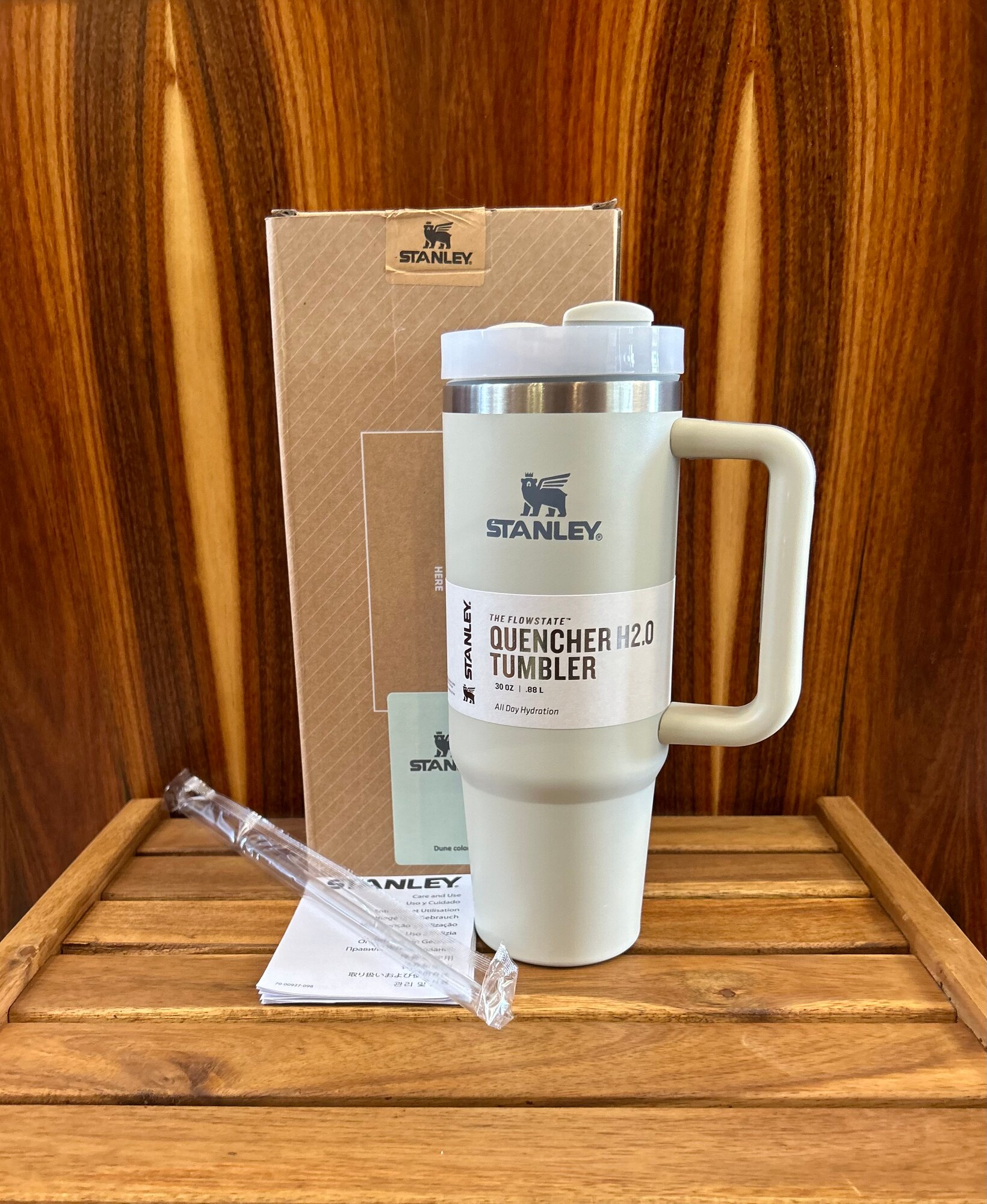 Большая термобутылка для воды, подходит для использования на улице и в автомобиле, изготовлена из нержавеющей стали 304.