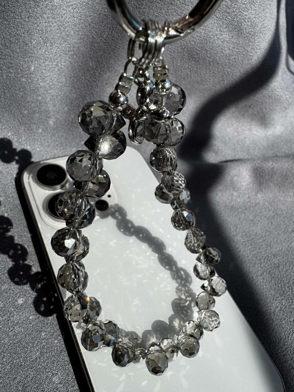 Обвес на телефон из бусин