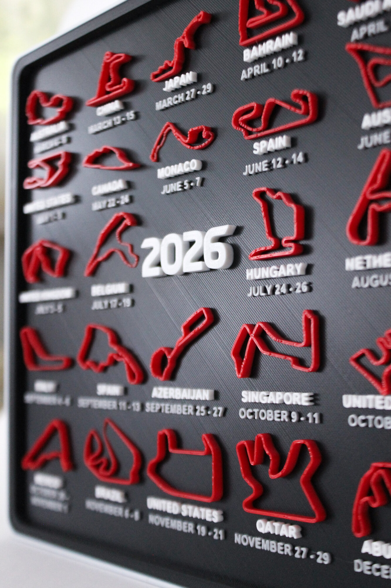 Гоночный 3Д Календарь-постер на 2026, с трассами Формула 1, перепадами высот, датами (красный), подарок