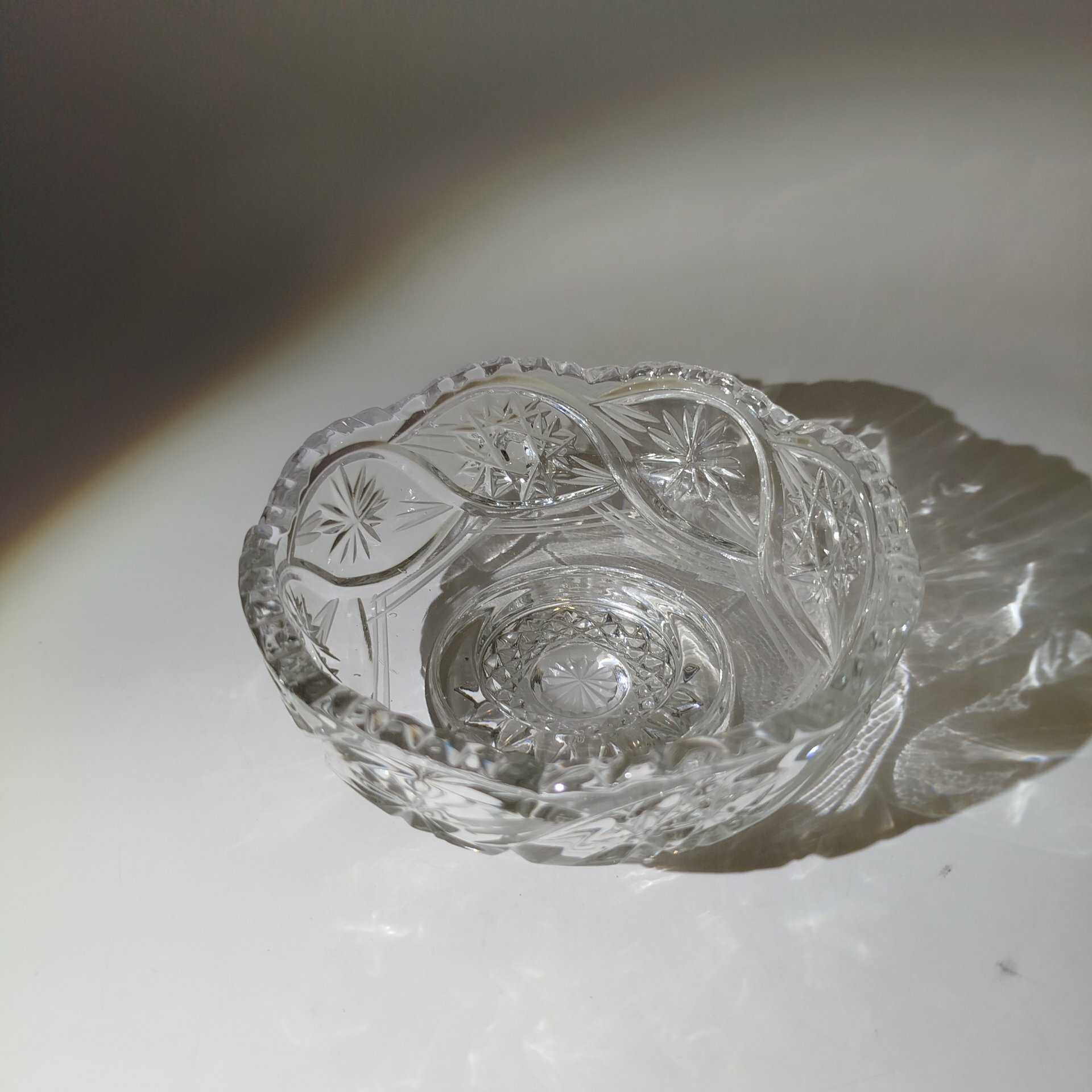 Конфетница на ножке с резным декором, хрусталь, гранение, СССР, 1970-1980 гг.