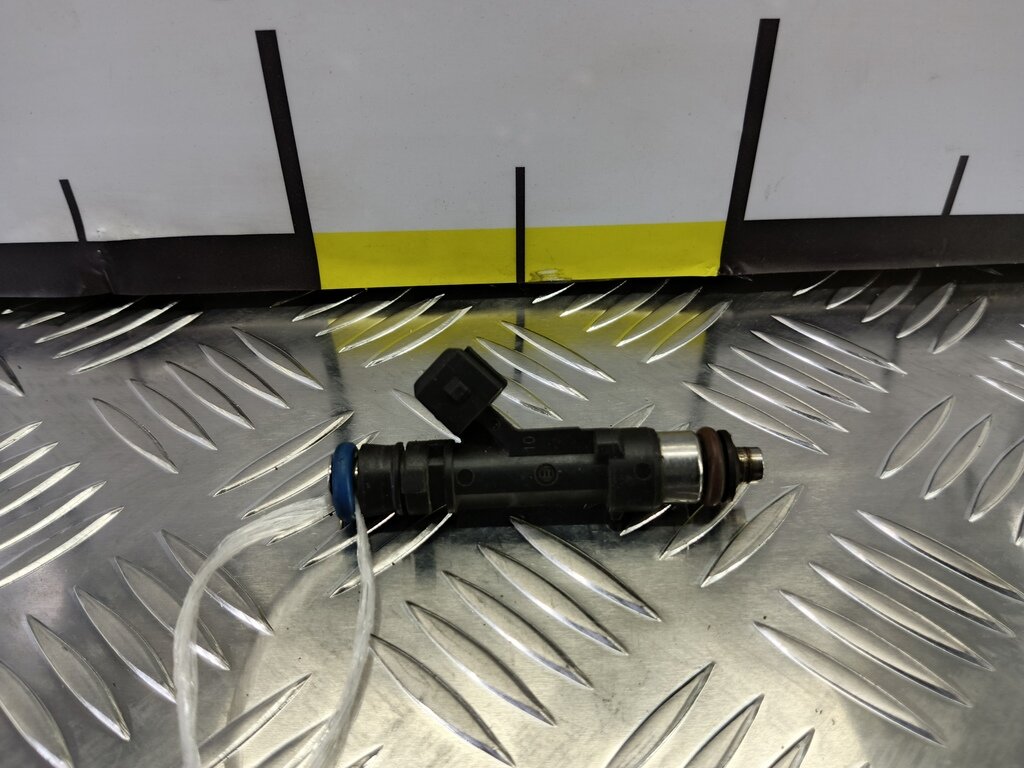 Форсунка топливная Б/У для Opel ASTRA H (2004—2007) 5817425