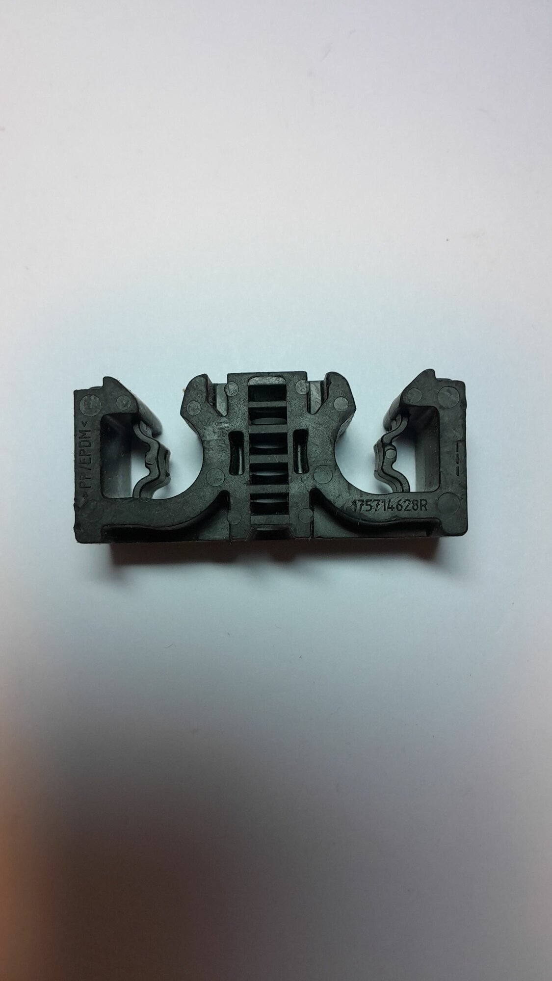 Фиксатор кронштейн оригинал RENAULT 175714628R .