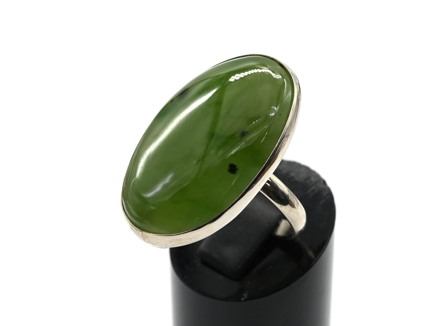 Кольцо, нефрит