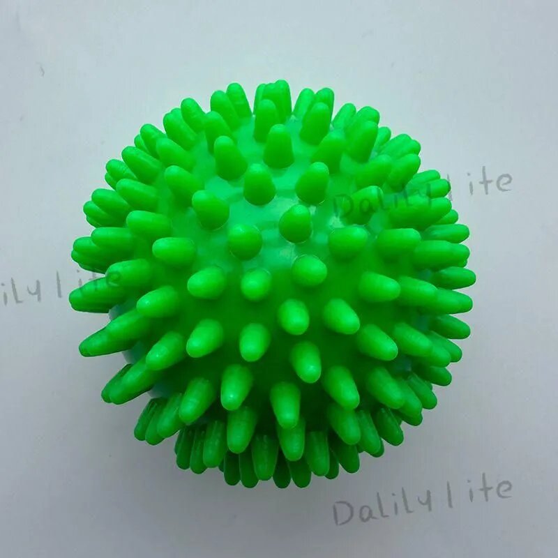 Эксклюзивный жесткий массажный мяч с шипами для пилатеса диаметром 6 см модель WHD 1122 в зеленом цвете