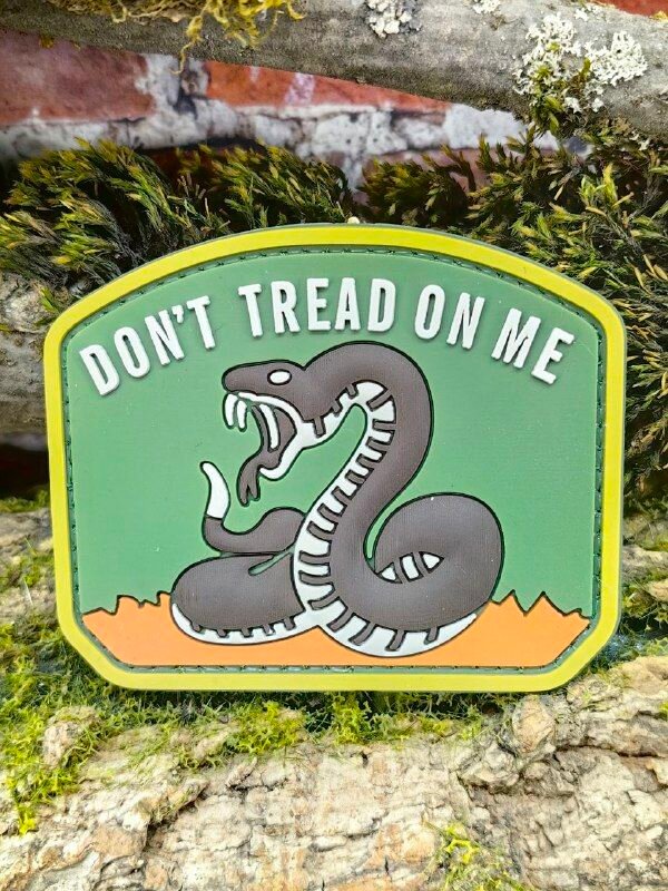 Нашивка-патч DON'T TREAD ON ME 3D PVC 7,5х6