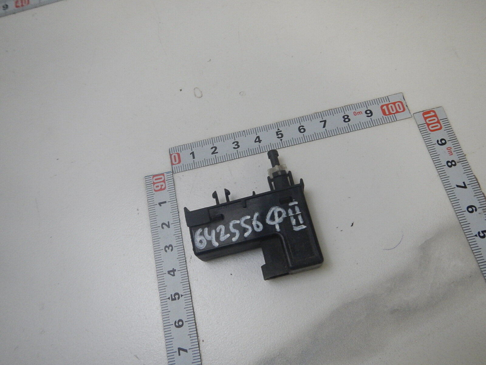 Б/У Выключатель концевой, Ford (Форд)-FOCUS 2 (05-08) FORD FOCUS 2 (05-08) бардачка Без видимых повреждений. 642556 FORD ...