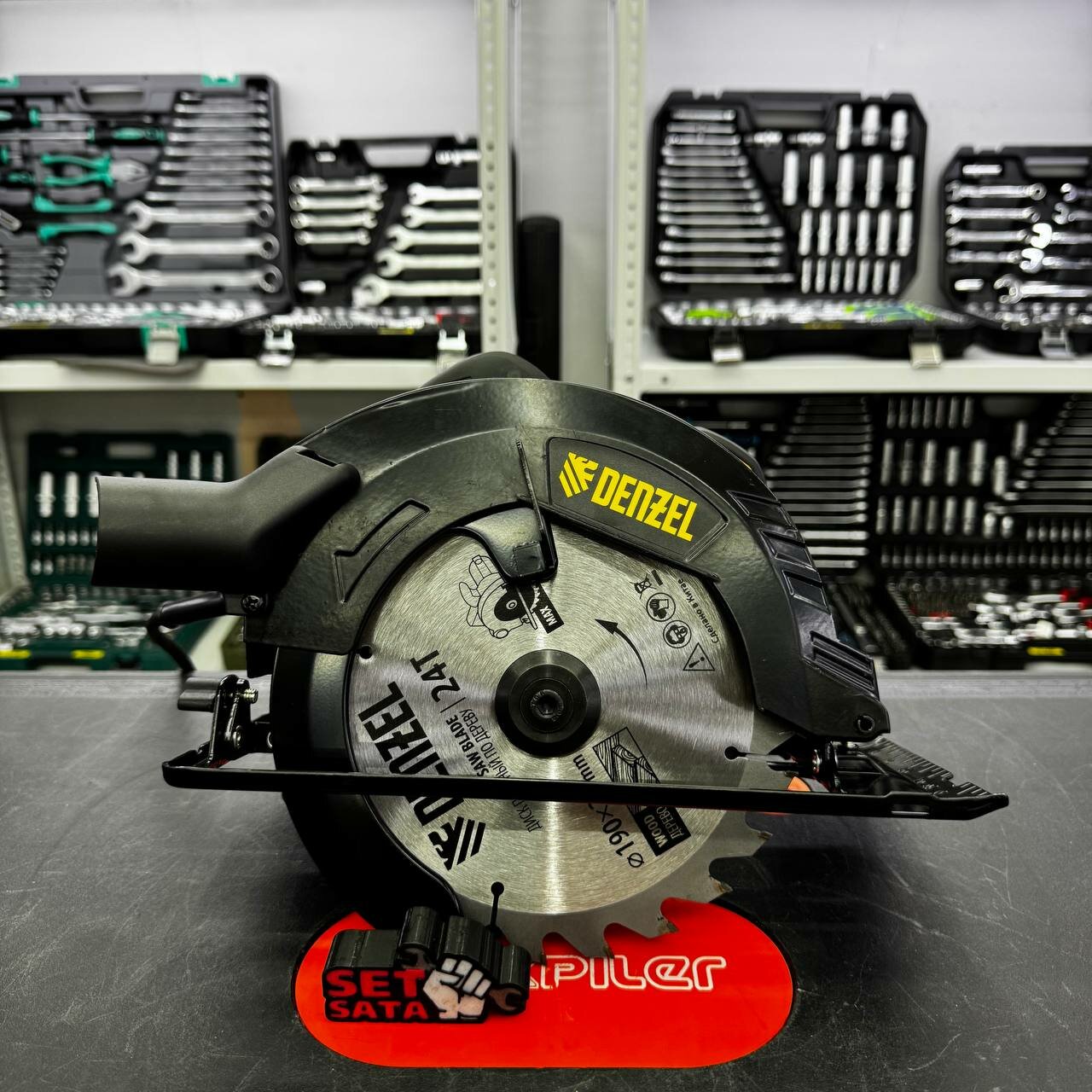 Циркулярная пила Denzel CSD-190, мощность 1600Вт, скорость вращения 5500 об/мин