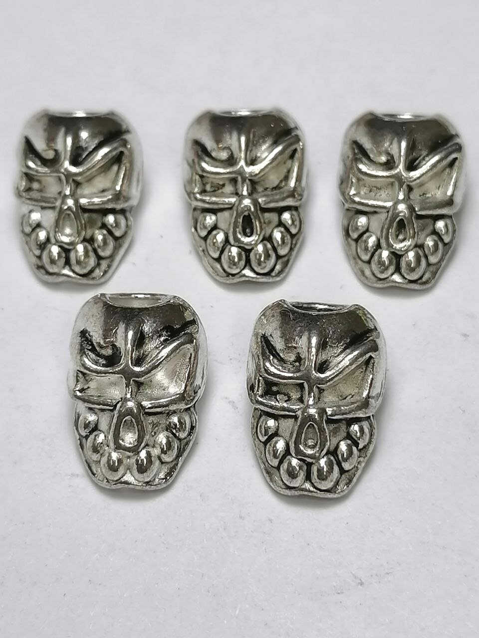 Бусины "Череп" для темляка, 16х16х11мм, отверстие 4,5мм, 5 штук