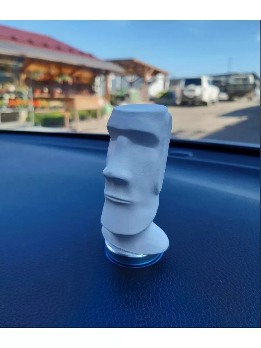 Ароматизатор на панель авто Моаи