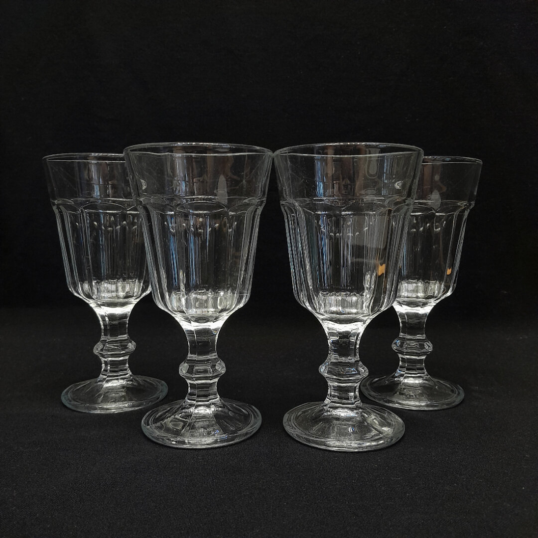 Набор фужеров 4 шт, толстое стекло, фигурная ножка, 175 мл. Винтаж.