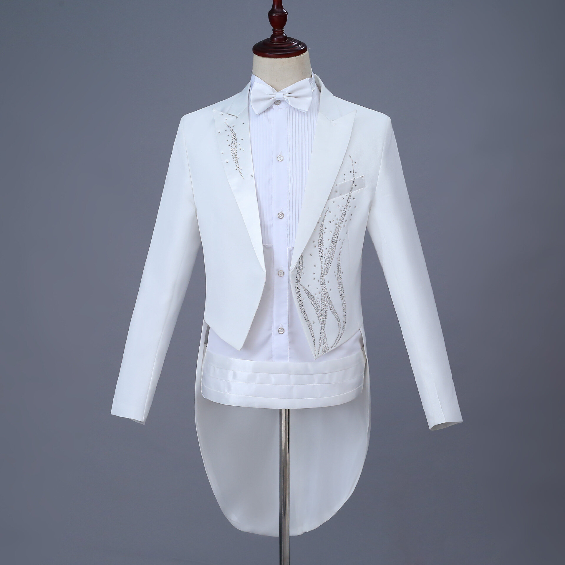 Костюм "Бриллианты", белый, с серебряными бриллиантами, размер XL