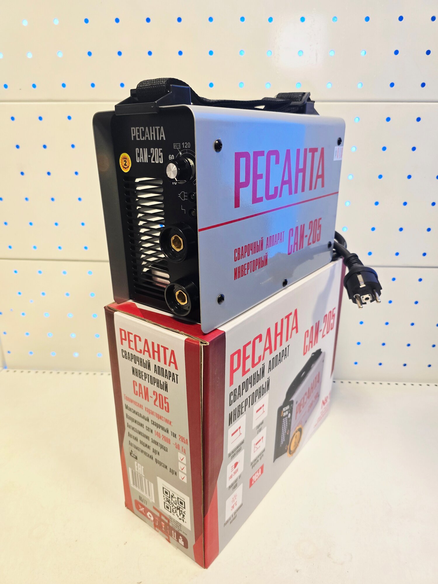 Сварочный инвертор Ресанта САИ-205, 10-205А, регулировка силы тока