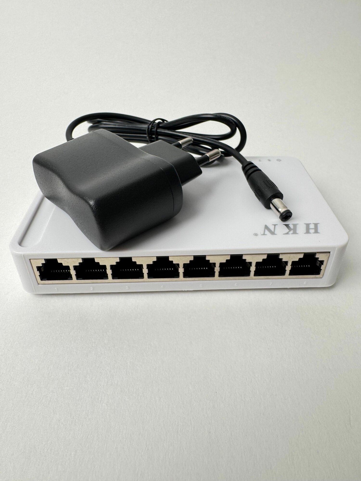 Сетевой коммутатор с 8 портами (1 Гбит/с). HKN-G108S