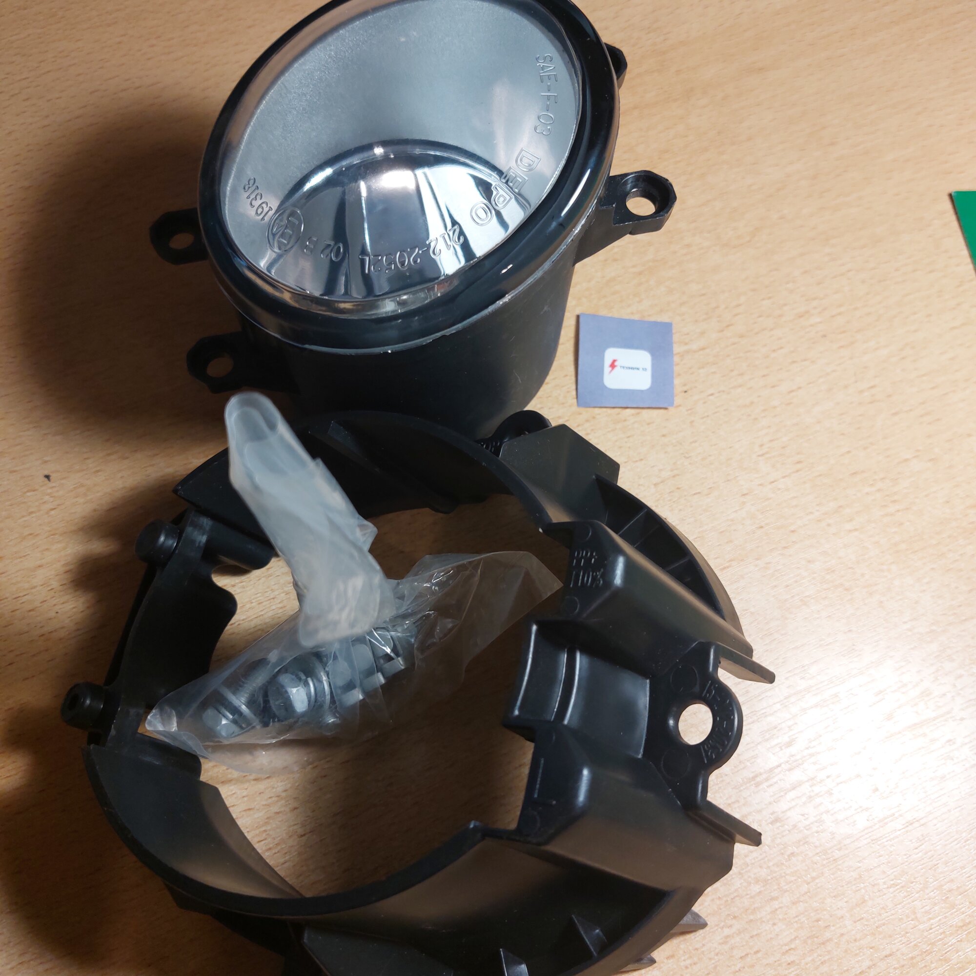 Противотуманная фара левая Toyota Rav4 (2005-2008) DEPO 212-2053L-UQH