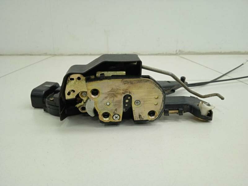 Замок двери передней левой Toyota Corolla E120 2001-2007