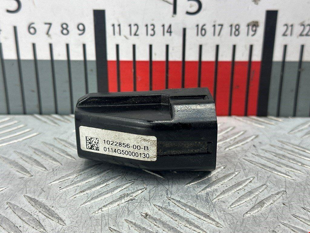 Блок управления светом Tesla Model S 102285600B арт. 2263546