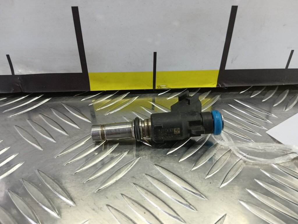 Форсунка топливная Б/У для Opel ASTRA H (2004—2007) 821358