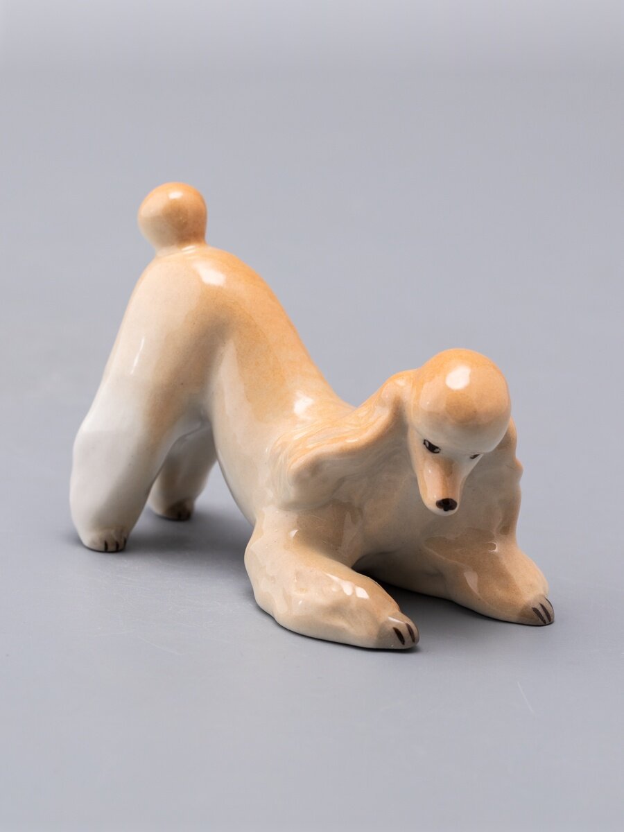 Статуэтка Пудель играющий фарфоровый, 7,9 см, Императорский фарфоровый завод