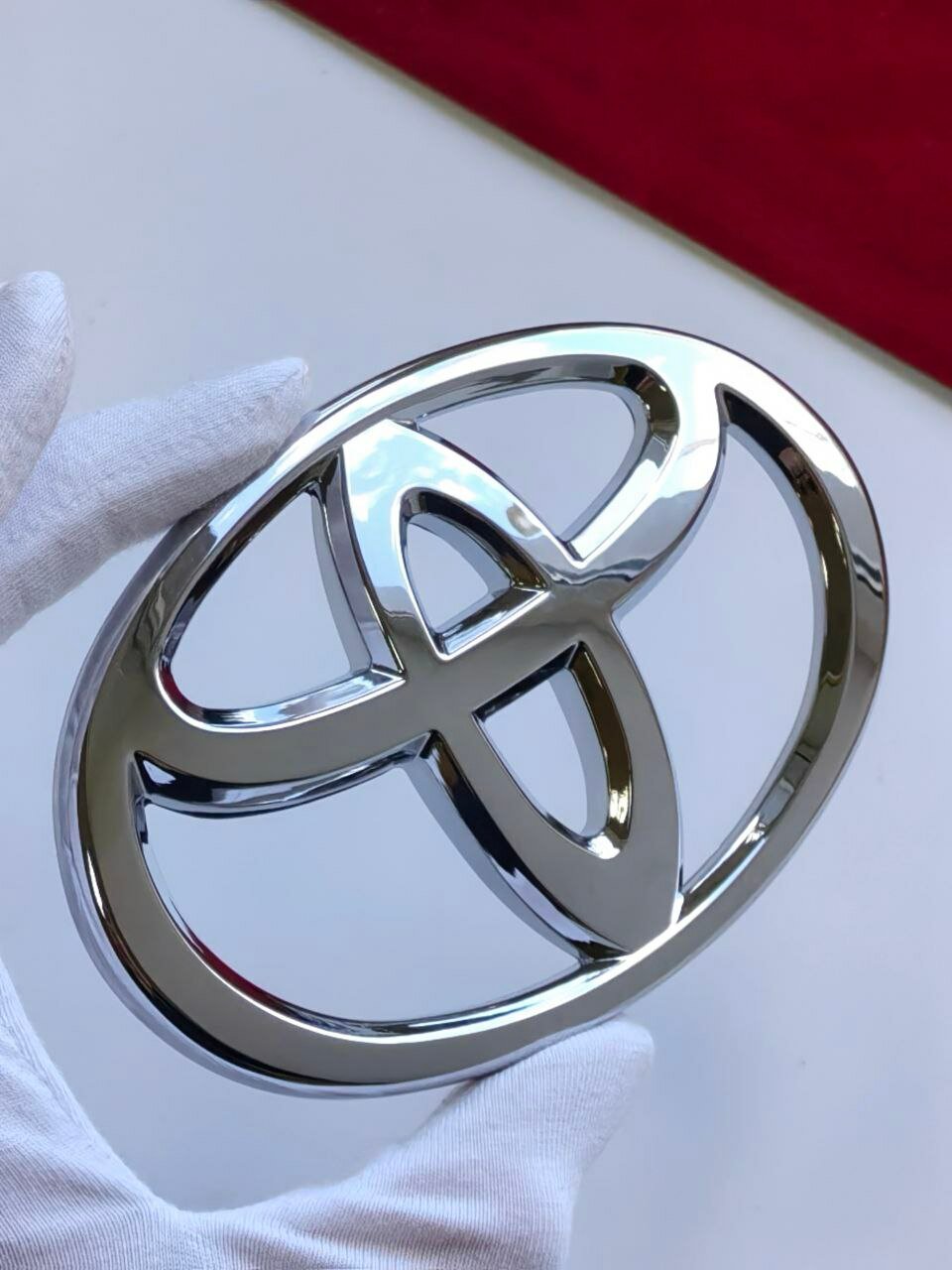 Значок на крышку багажника Тойота 115 мм/78 мм, эмблема Toyota (1 шт.)