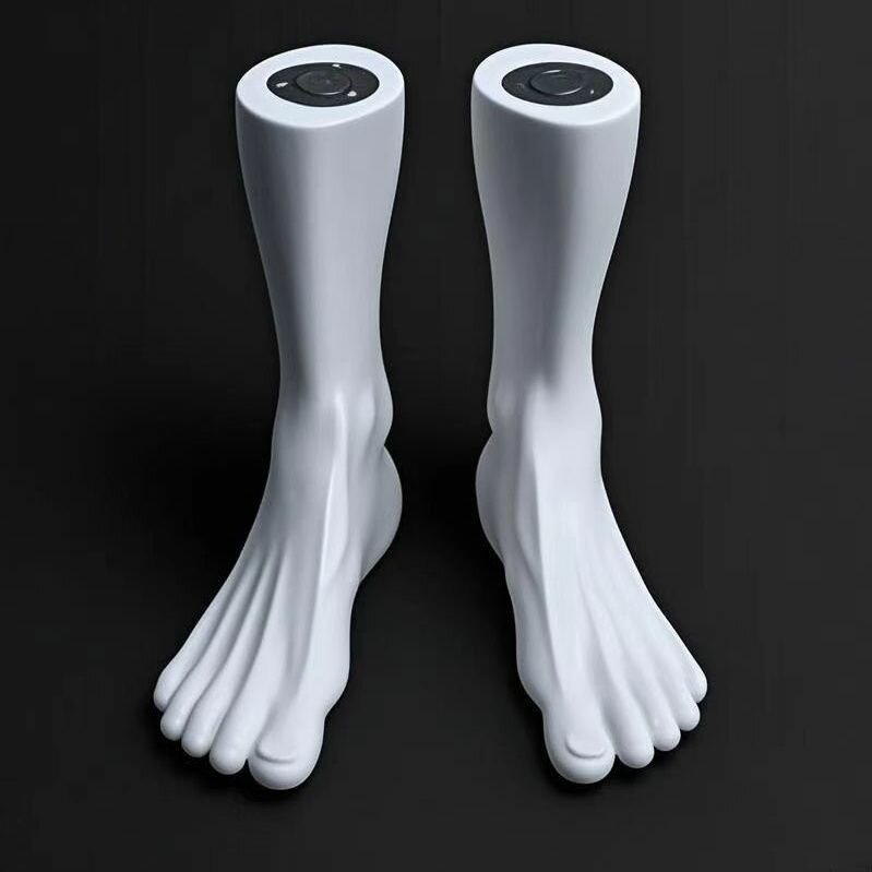 Манекен мужской стопы, размер 43, подходит для демонстрации обуви и носков, используется в качестве реквизита для фотографии и презентаций.