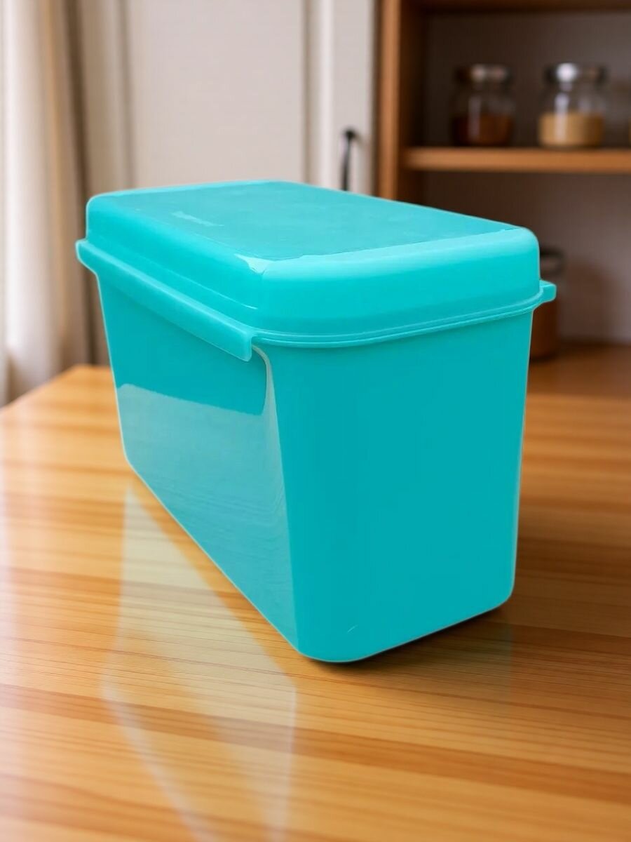 TUPPERWARE Кристальная емкость 2,6л бирюзового цвета