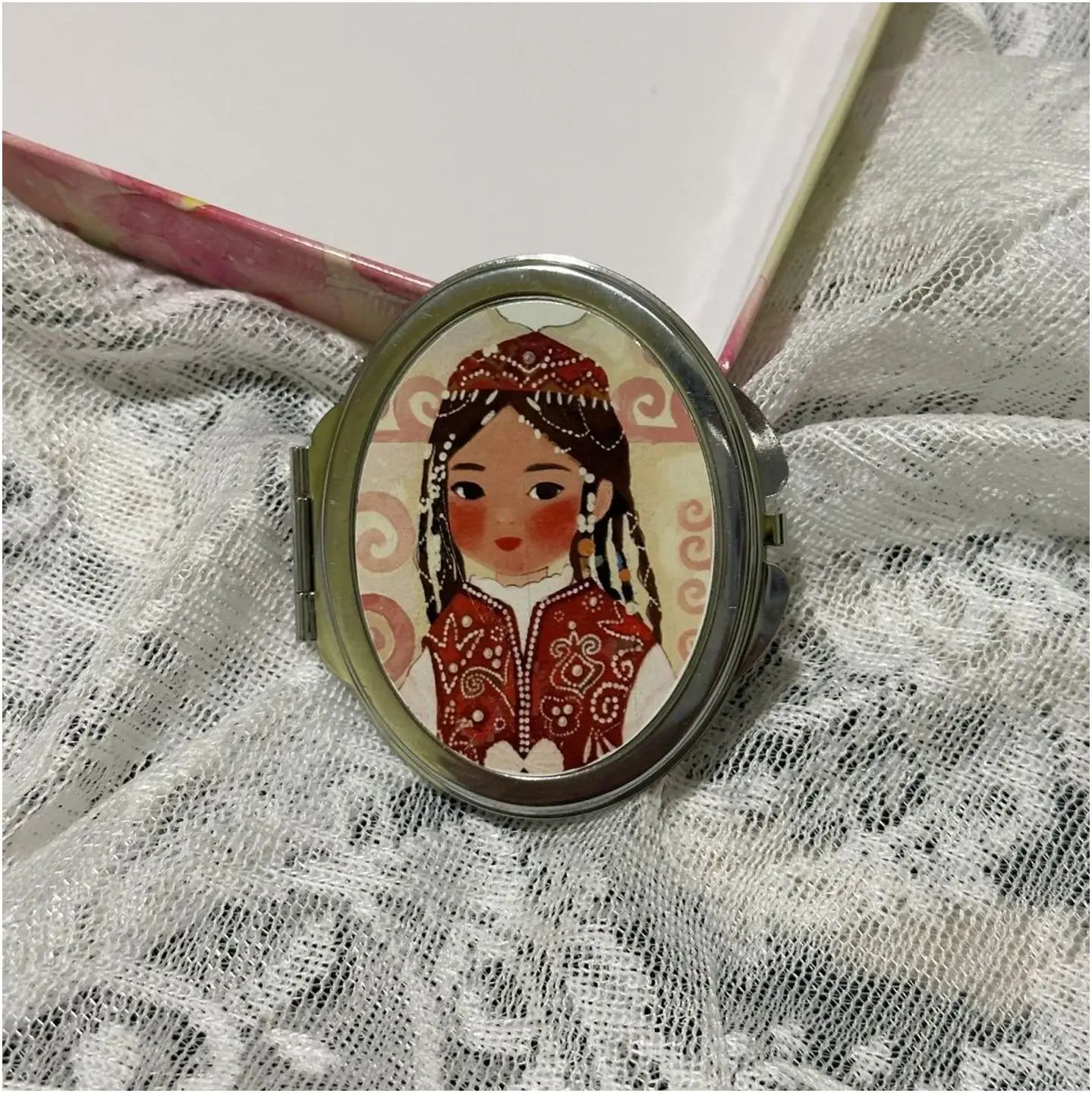 Зеркало для макияжа с подставкой, косметическое настольное, с казахским национальным орнаментом и принтом, стильный дизайн, подарок из Казахстана
