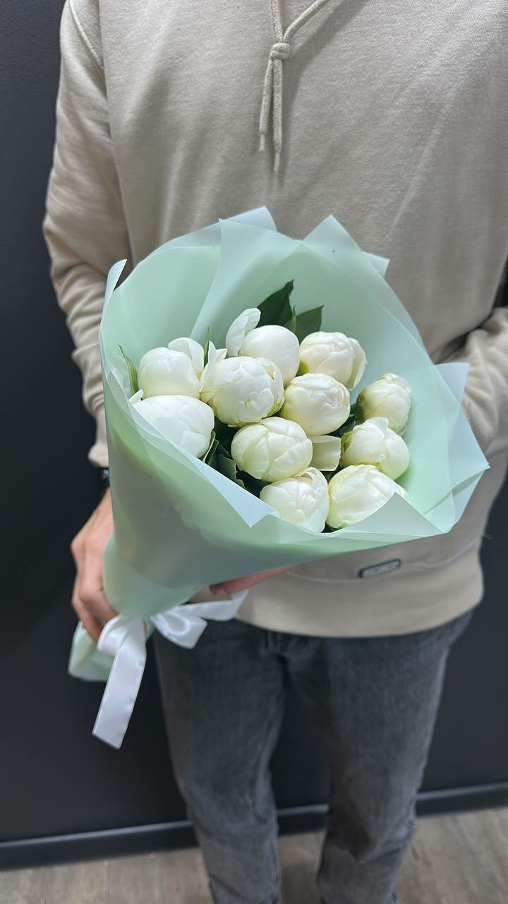 Букет из белых пионов "Дюшес", 11 цветов, аромат Demin Roses, свежесть, из Голландии