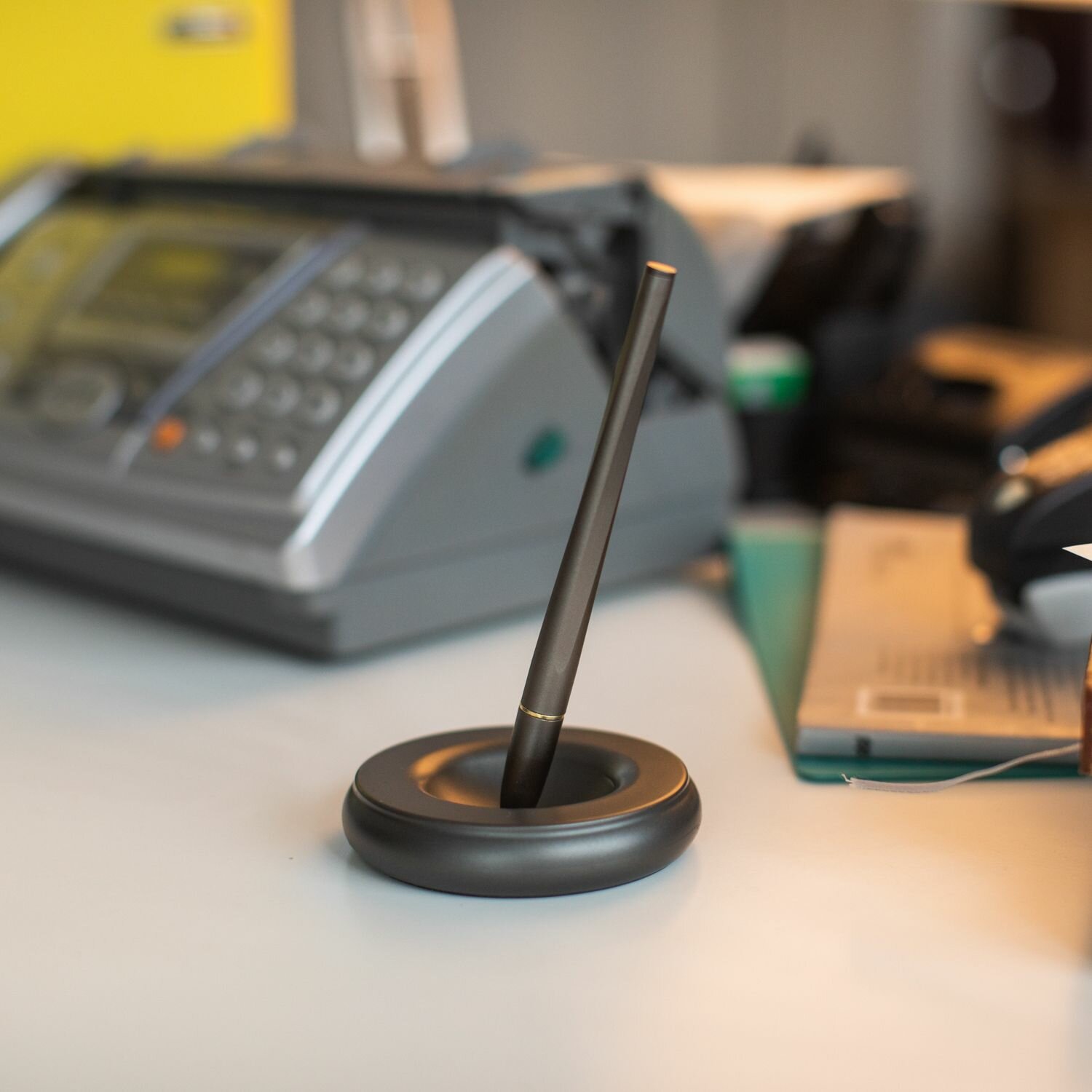 Ручка Missione Pen, магнитная, левитирующая, черная, графитная, шестигранная