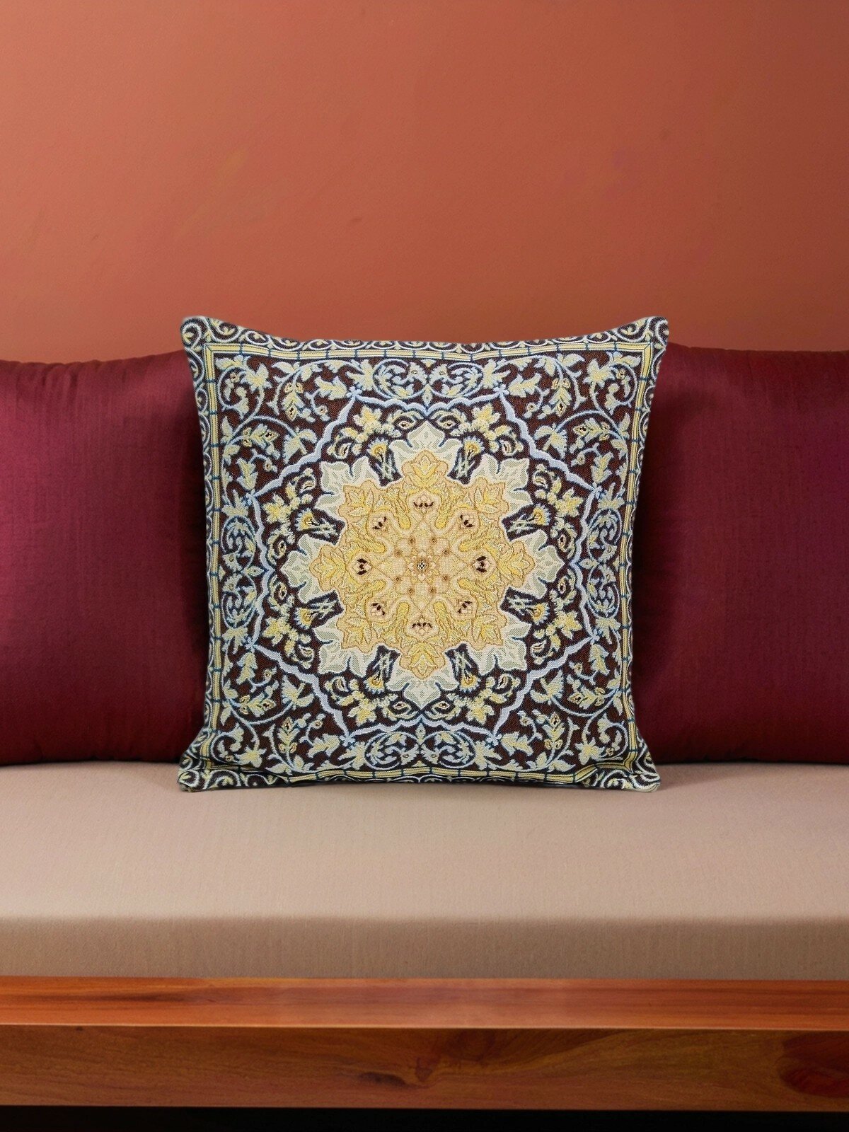 Декоративная гобеленовая наволочка "Восточная золото" 45х45 см MIDA VANERI