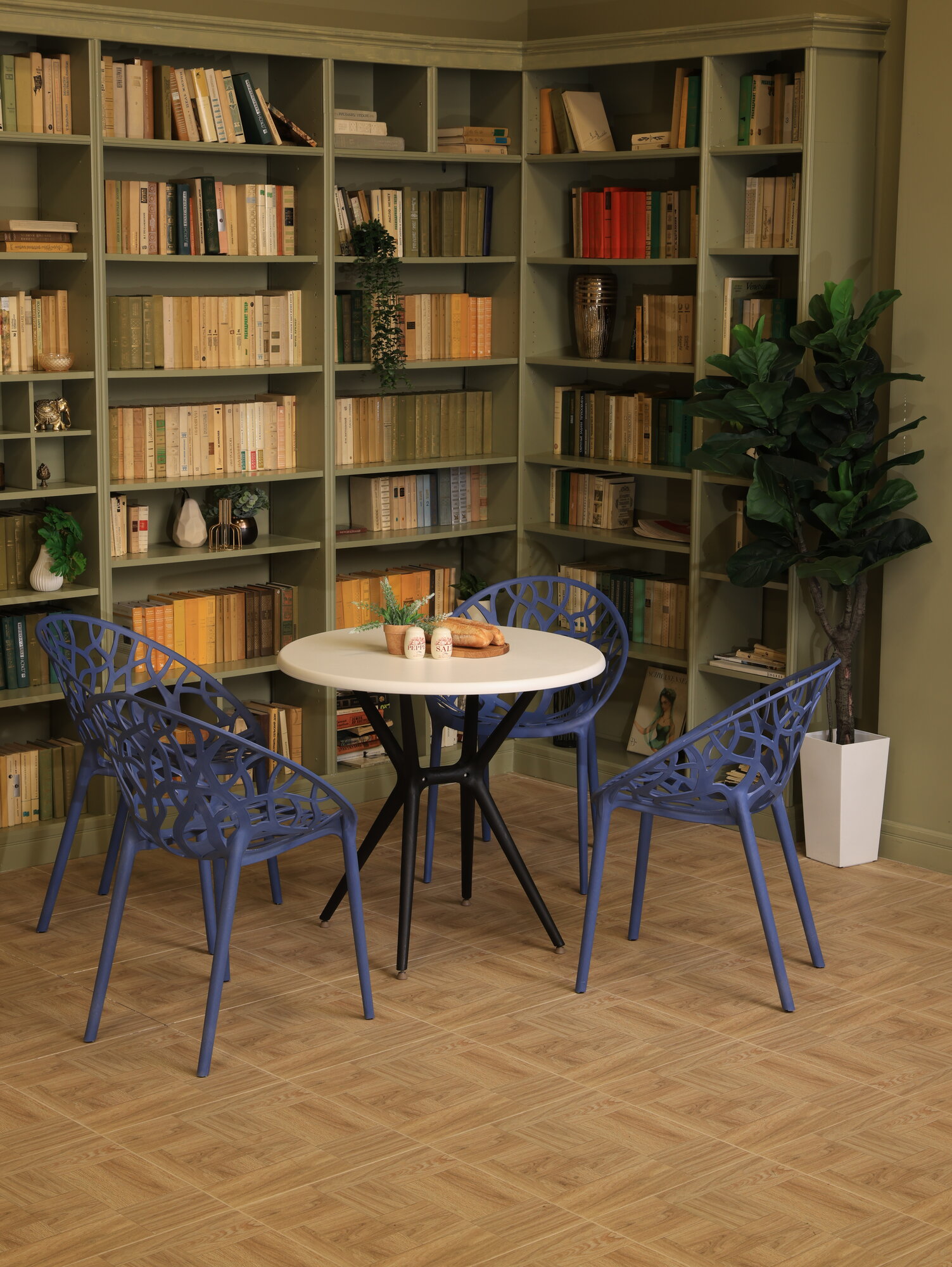 Комплект садовой мебели Royal Family: черно-белый стол TOM + 4 стула ARIA лаванда