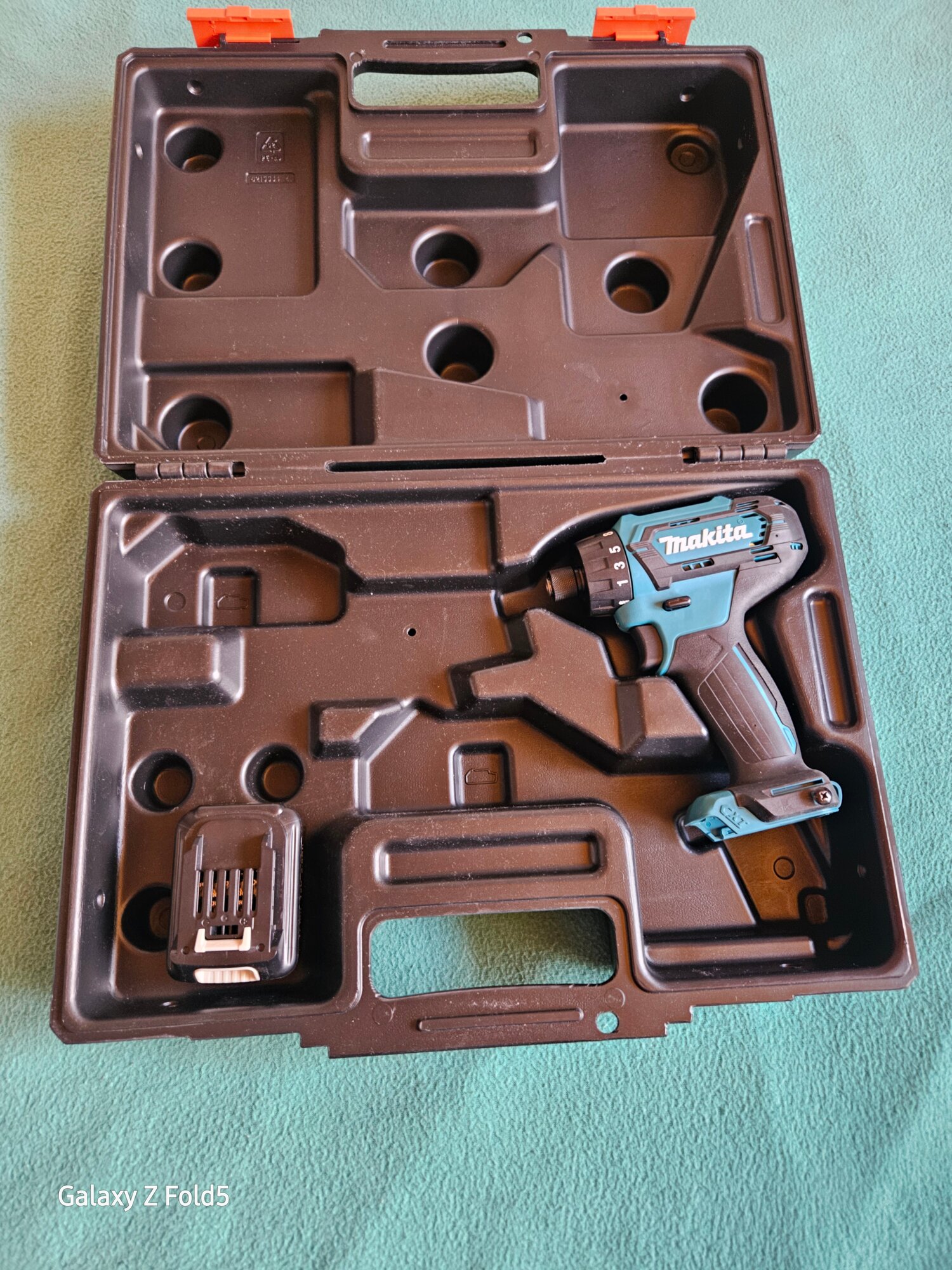 Кейс, ящик, чемодан брендовый, фирменный для шуруповёрта Макита df033dz 12v